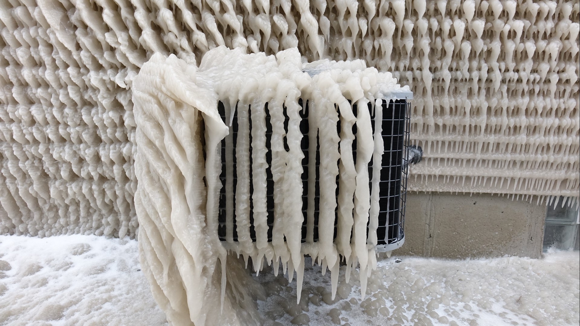 Lake Erie creates ice houses near Buffalo | wgrz.com