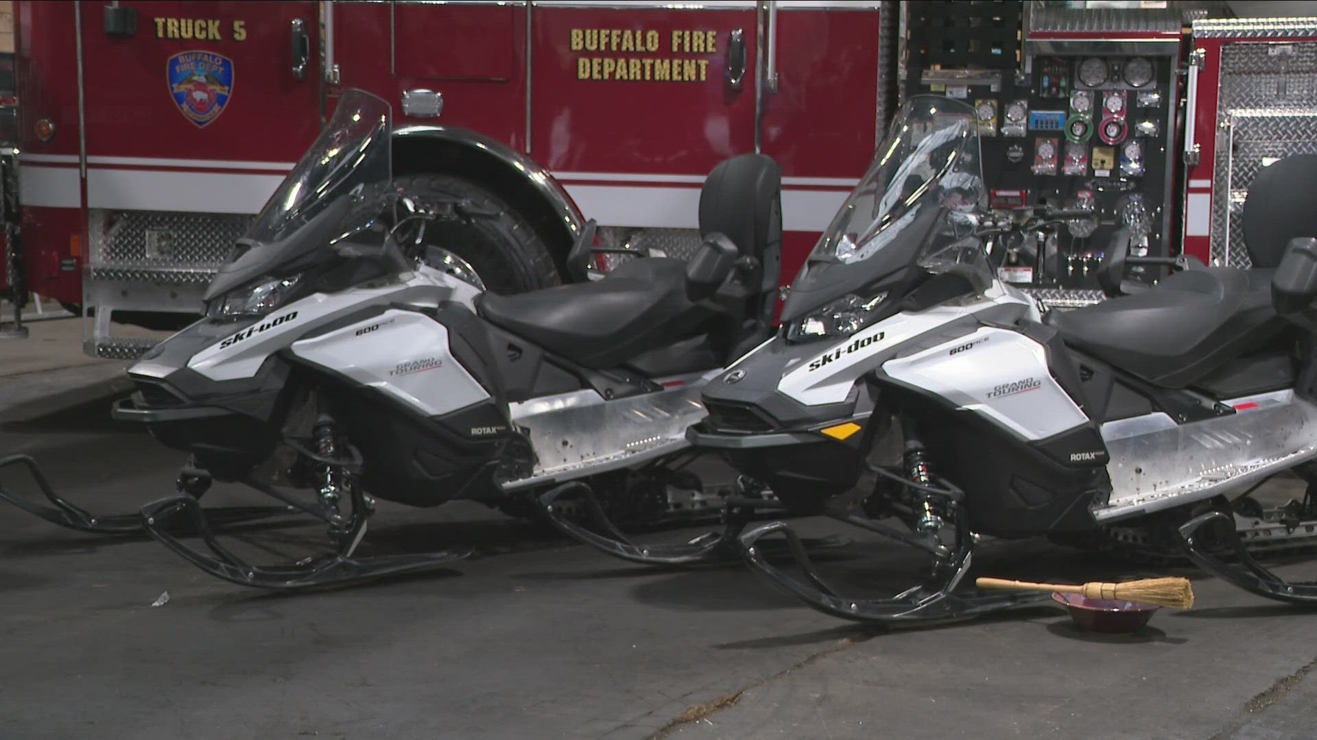 Delaware North donates snowmobiles to City of Buffalo | wgrz.com