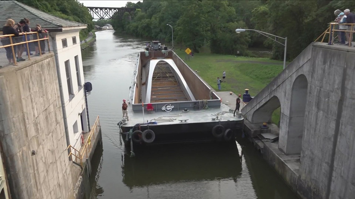 Ralph C. Wilson Bridge makes its way through Lockport | wgrz.com