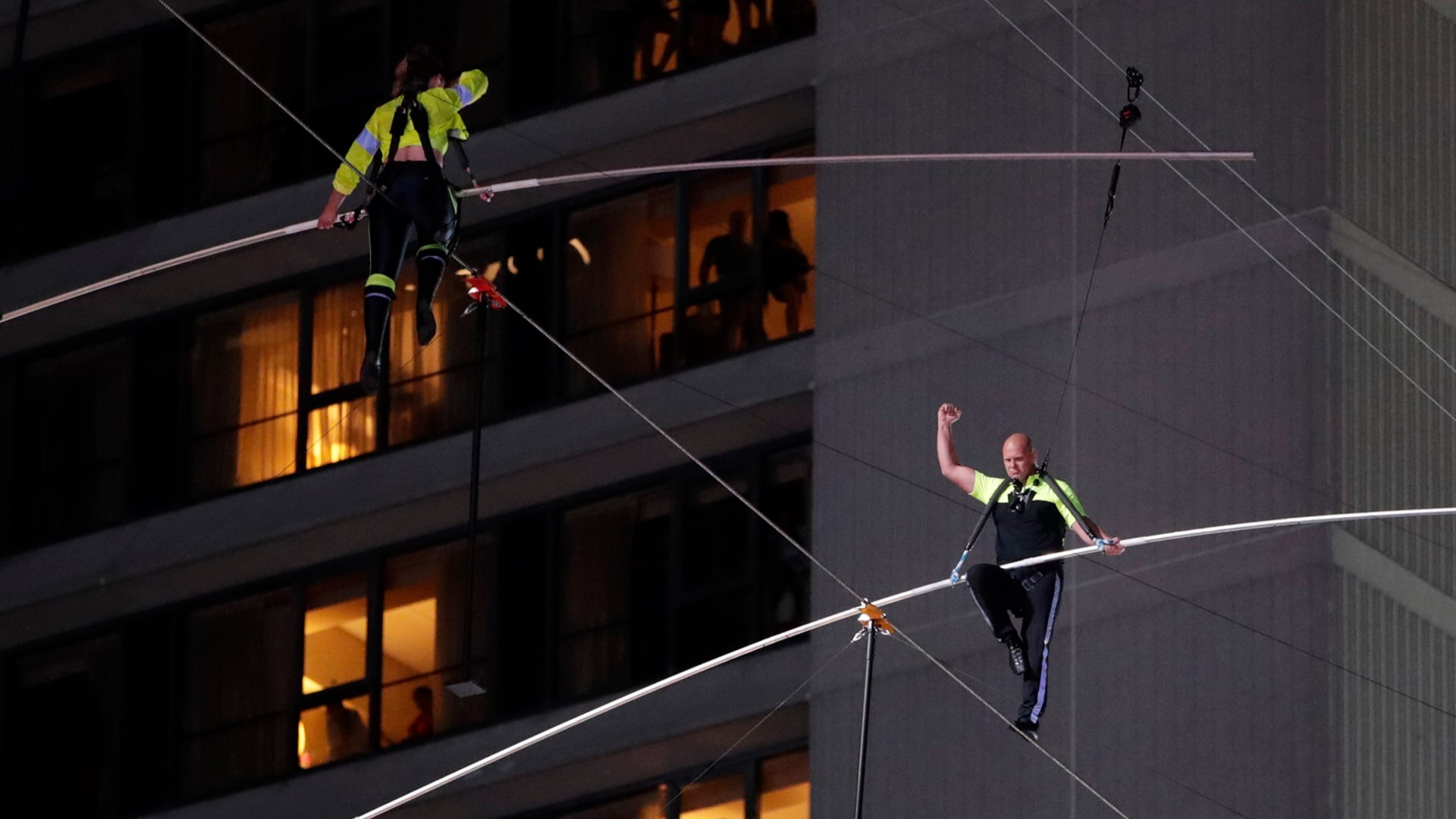 Nik Wallenda says he 'freaked' when pole slipped during high wire walk ...