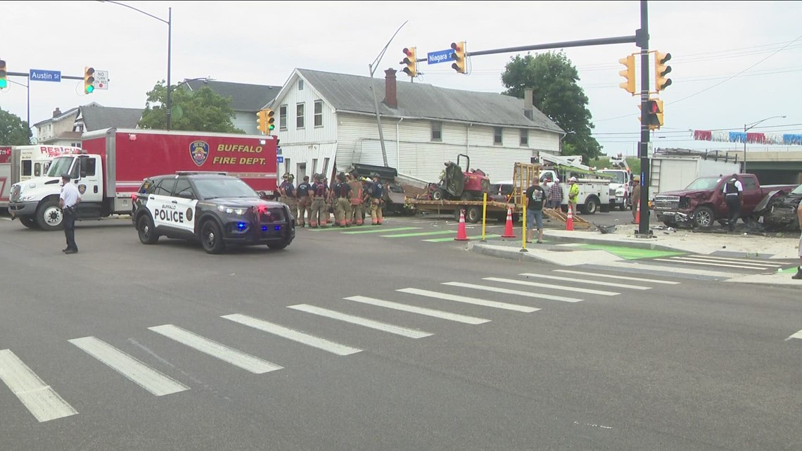 Niagara Street crash involving a city of Buffalo employee | wgrz.com