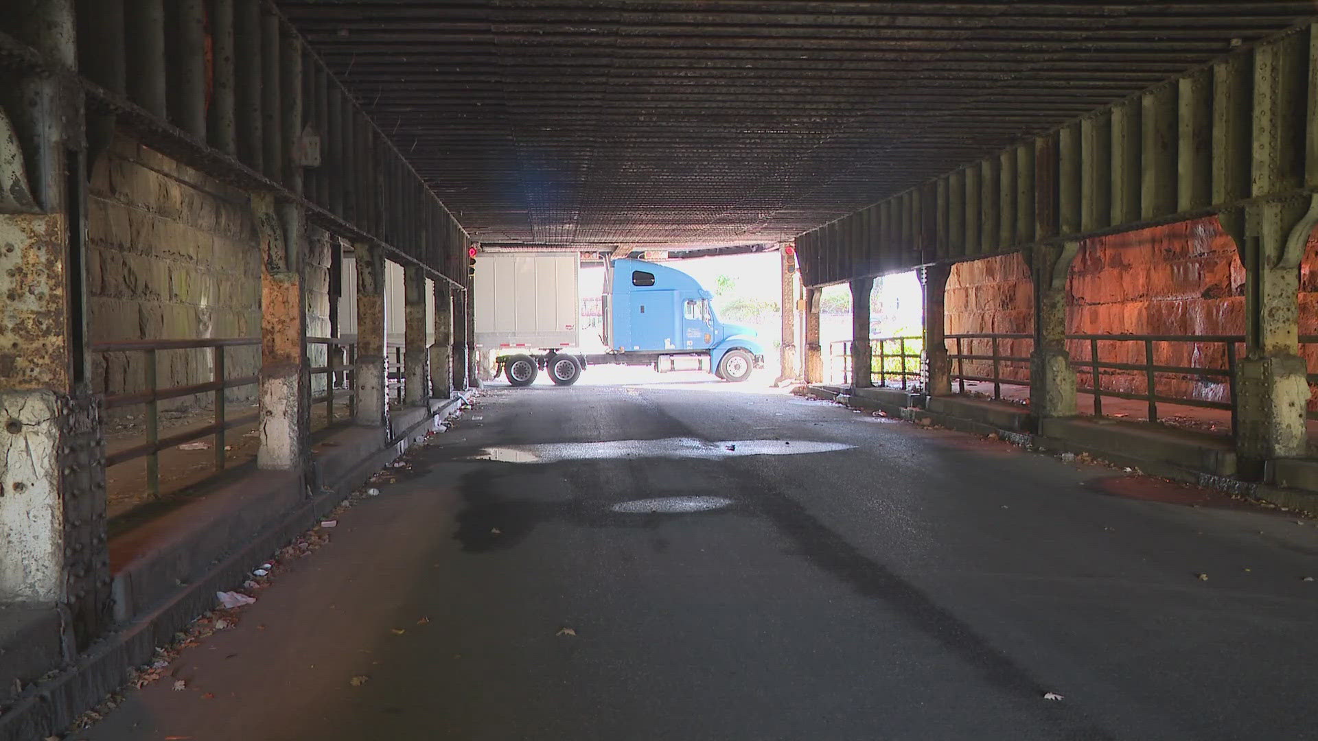 Truck stuck under bridge near Fillmore avenue in Buffalo | wgrz.com
