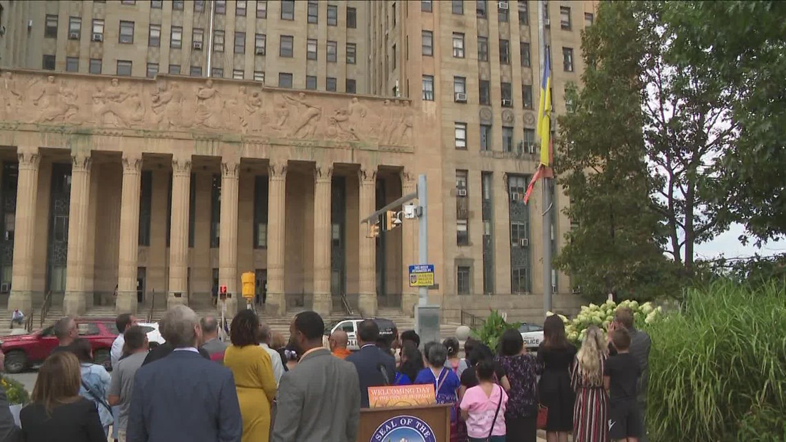 Buffalo marks 'Welcoming Week' with Niagara Square ceremony | wgrz.com
