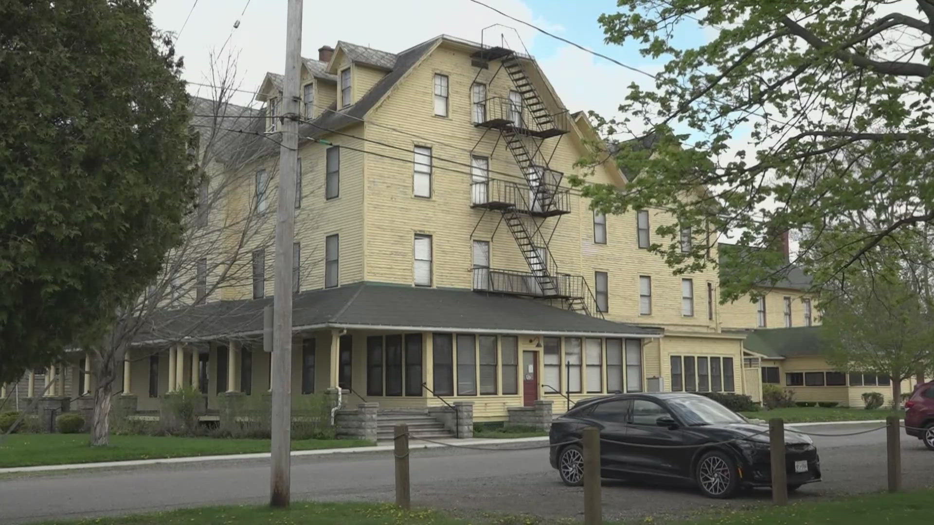 Couple revitalizes historic Hotel Lenhart in Bemus Point | wgrz.com