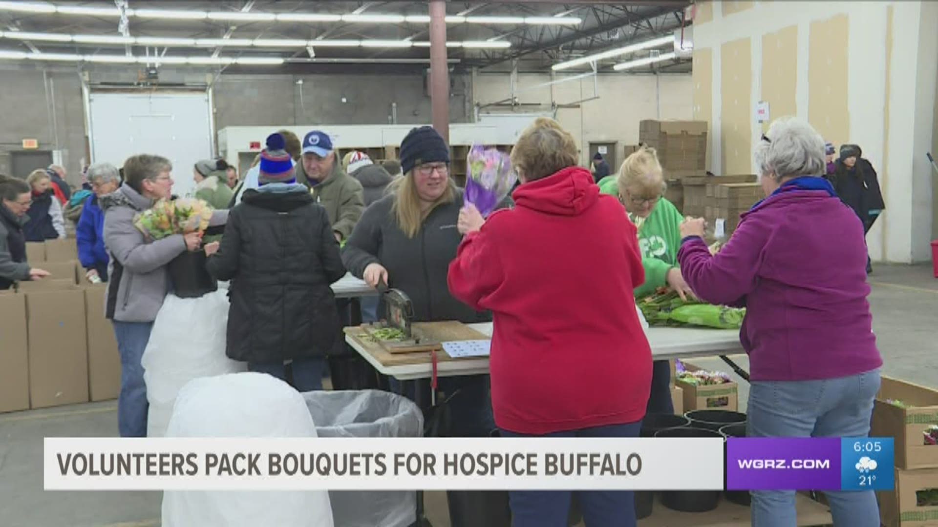 Volunteers pack bouquets for Hospice Buffalo | wgrz.com