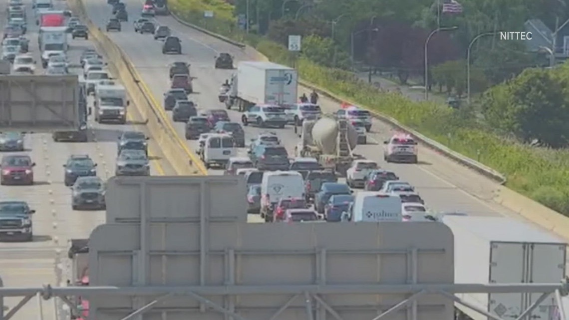 Two injured in Buffalo crash involving patrol vehicle and truck | wgrz.com