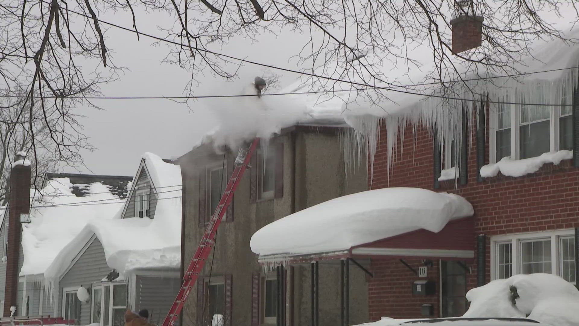 Another winter woe: ice dams at edge of roof | wgrz.com
