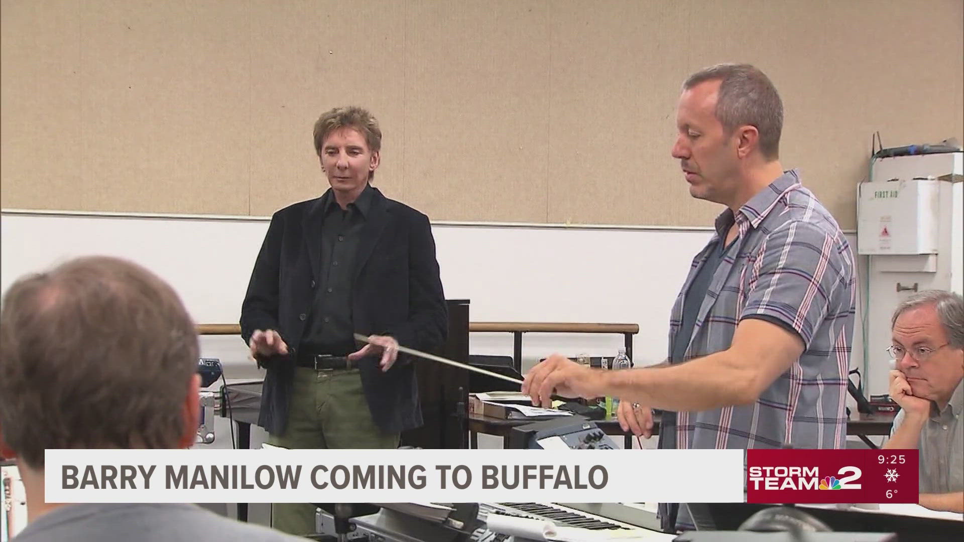 Daybreak talks and sings Barry Manilow | wgrz.com