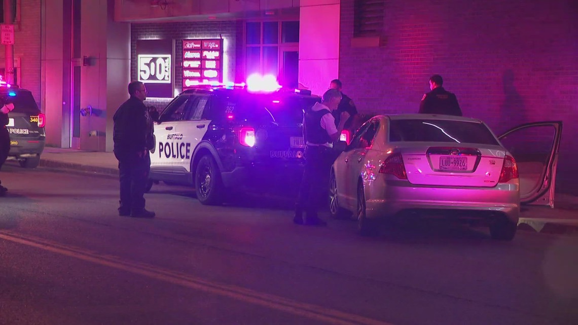 Buffalo Police car involved in downtown crash | wgrz.com