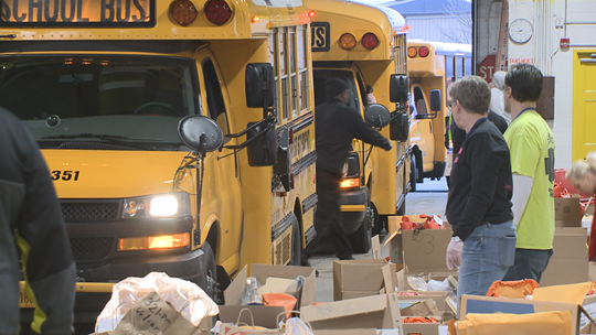 Buffalo Public Schools deliver schoolwork to students at home | wgrz.com