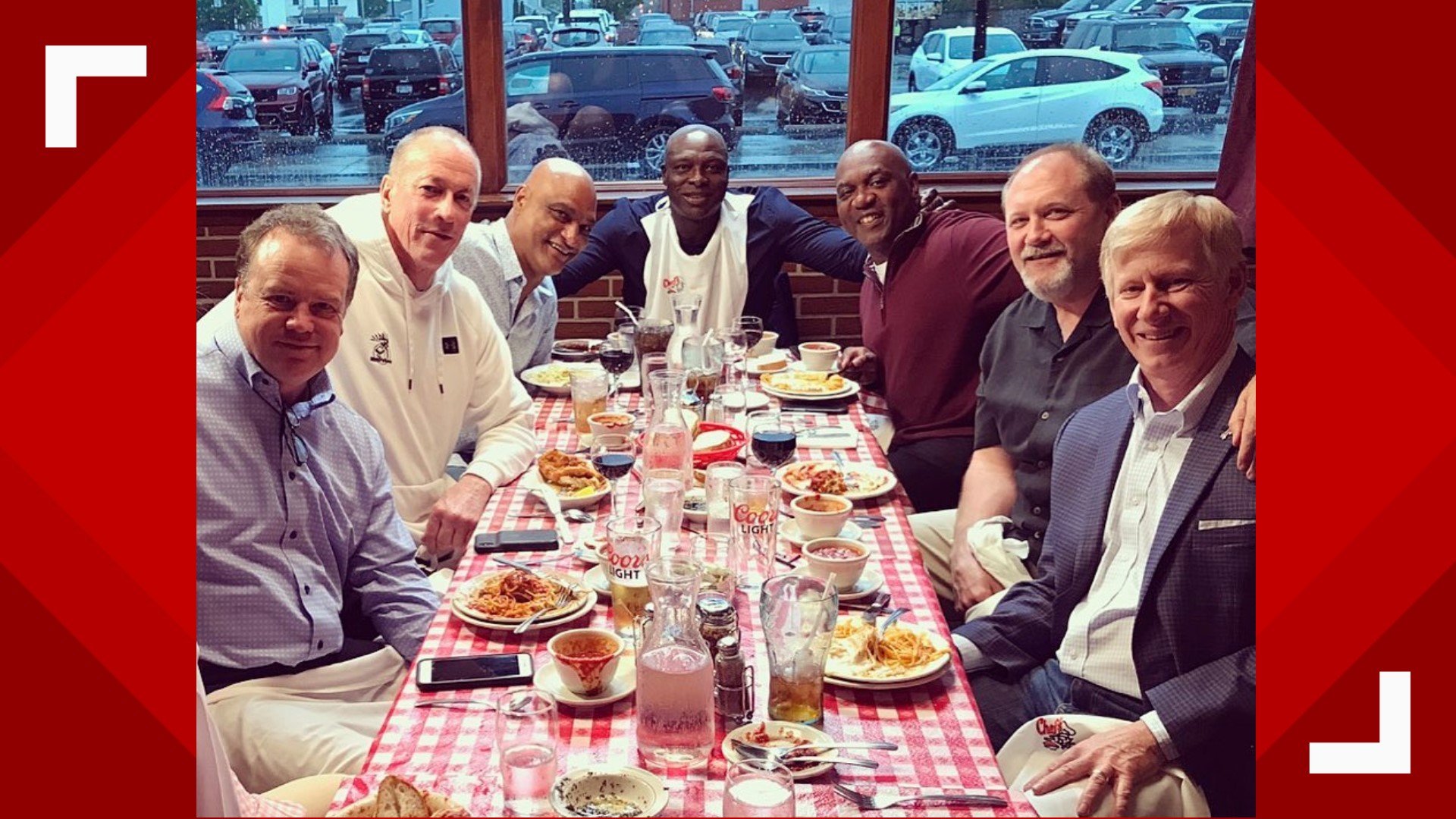 Buffalo Bills legends meet for dinner at Chef's | wgrz.com