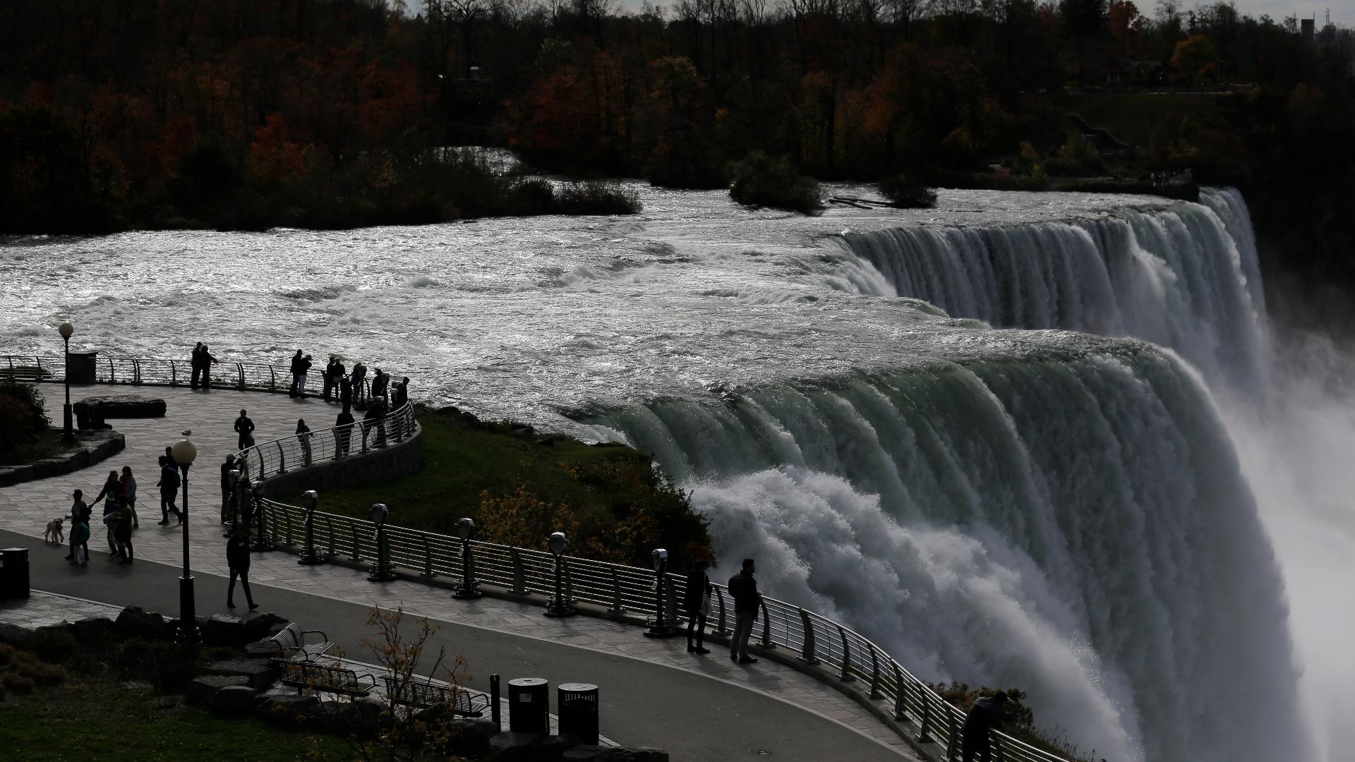 Police search for person who they say intentionally entered the Niagara ...