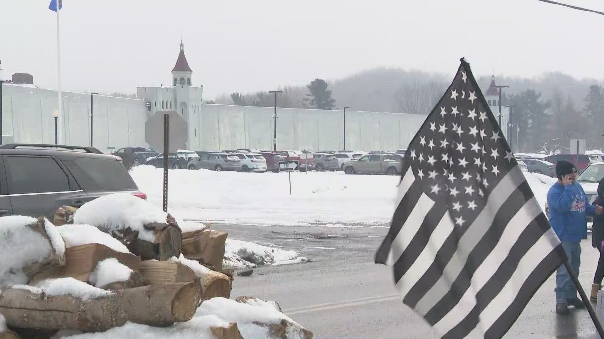 NY prison guard strike prompts call for an investigation | wgrz.com
