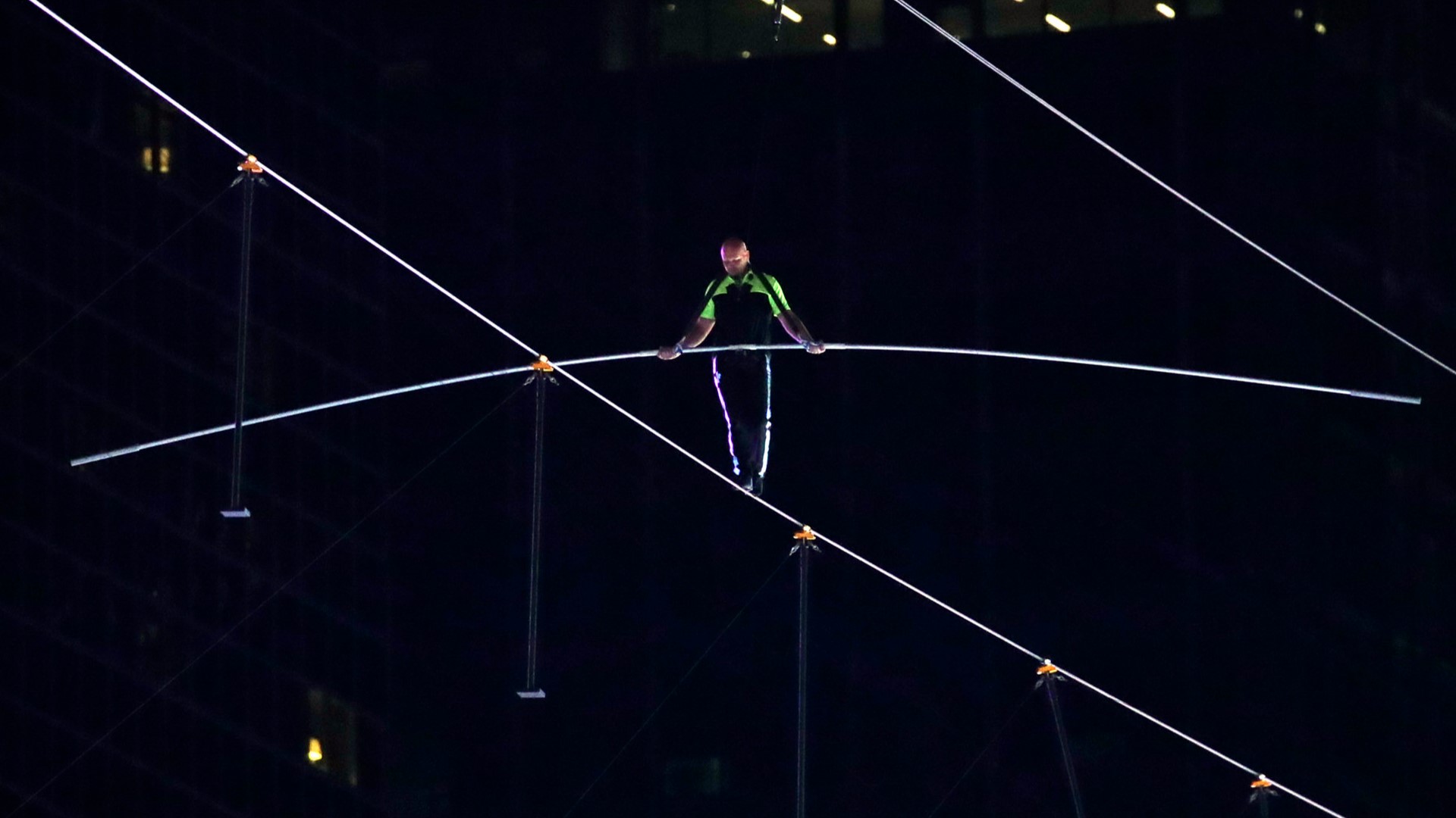 Nik Wallenda says he 'freaked' when pole slipped during high wire walk ...