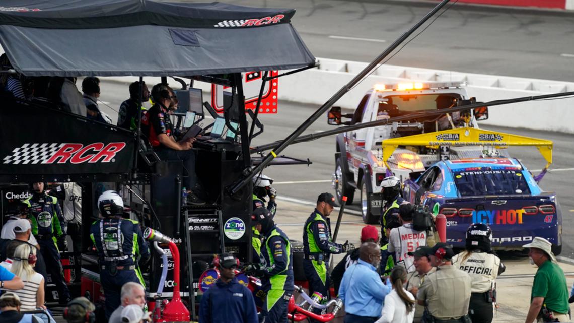 Kyle Busch, Ricky Stenhouse, Jr fight afte race | wgrz.com