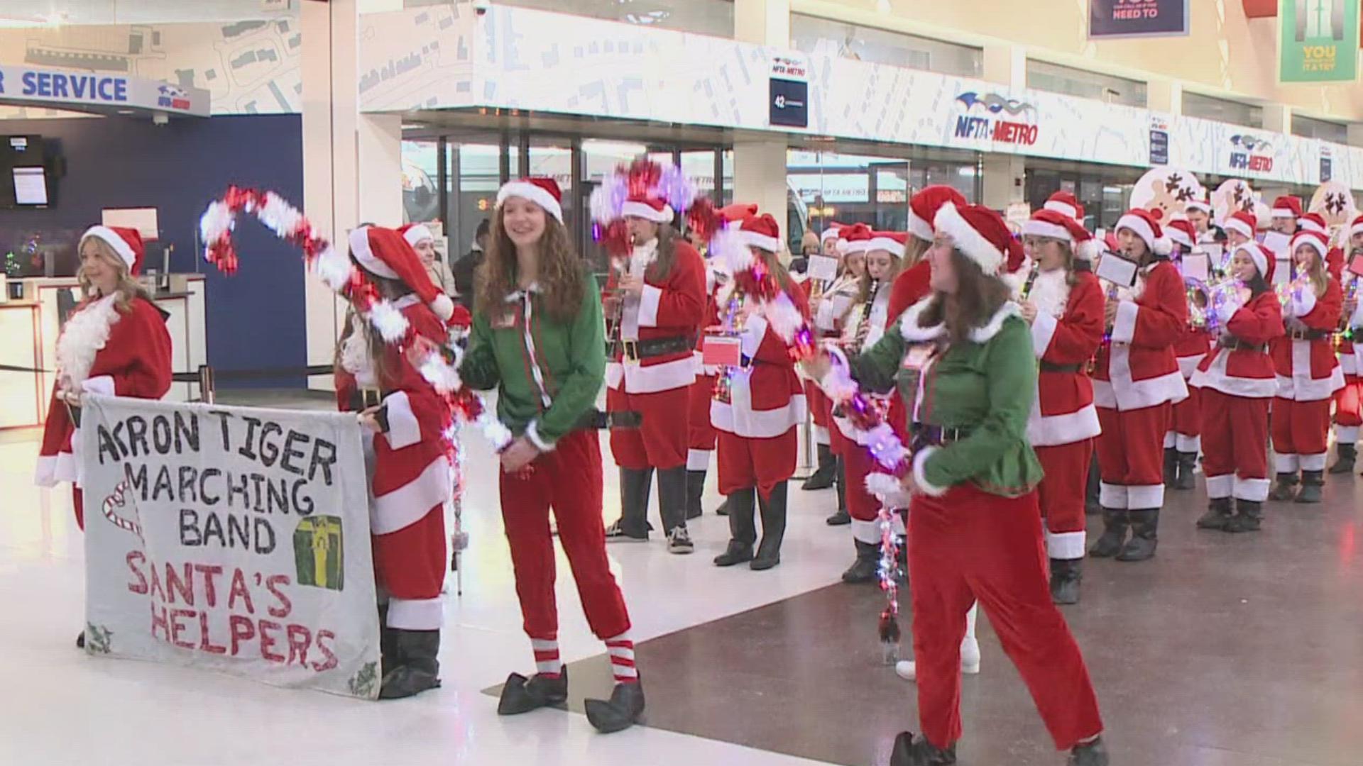 Akron High School "Santa Band" spreads joy across WNY | wgrz.com