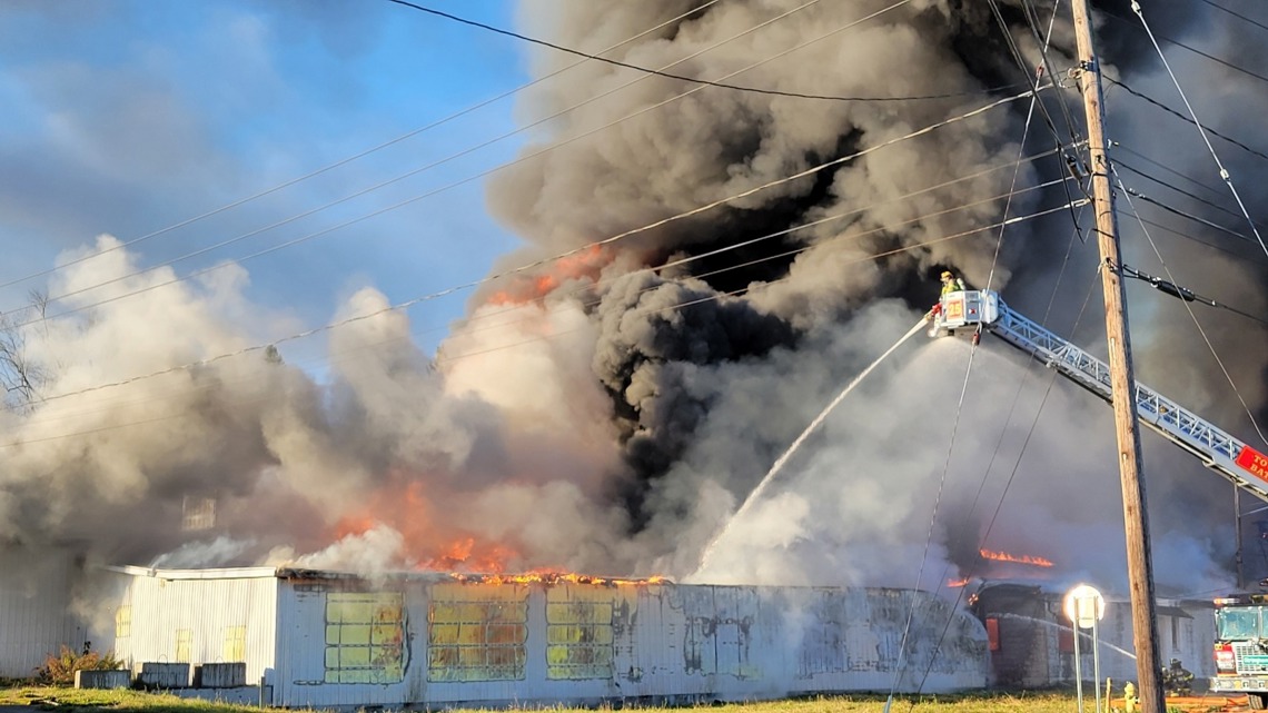 Batavia Fire Department responds to large commercial building fire ...