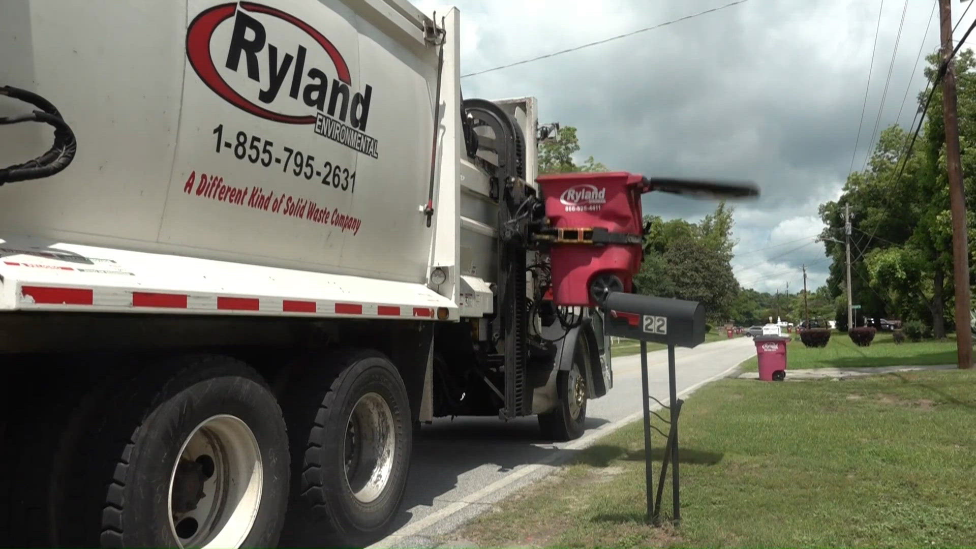 'I'm just glad I was there' | Detour leads Georgia garbage collector to ...