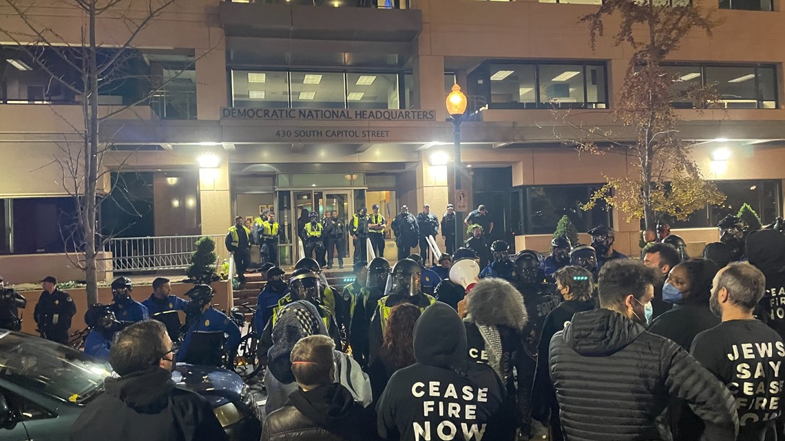 US Capitol Police arrest protesters outside DNC Headquarters | wgrz.com