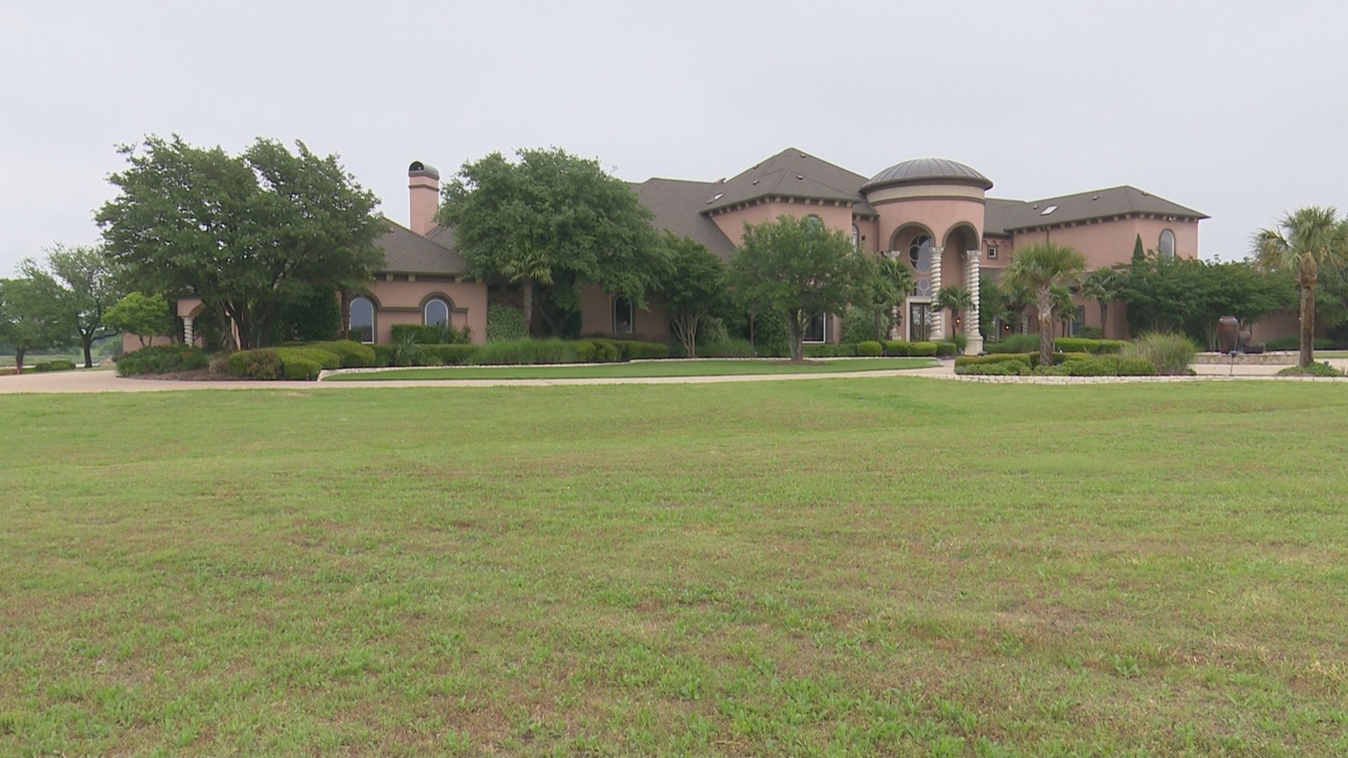 Take a look at Deion Sanders' former Texas mansion | wgrz.com