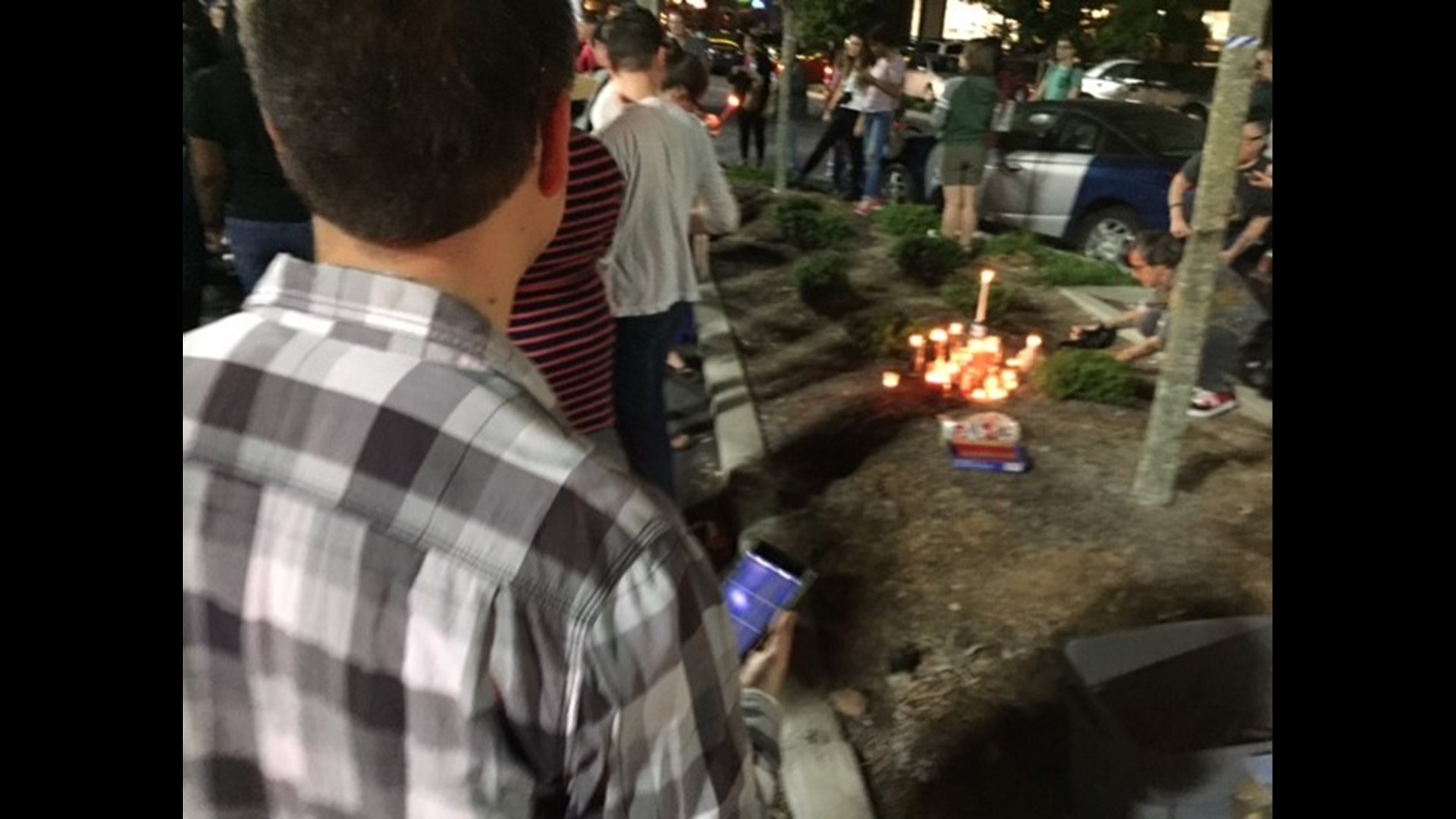 Dozens turn out, pay respects at infamous yet beloved 'Murder Kroger ...