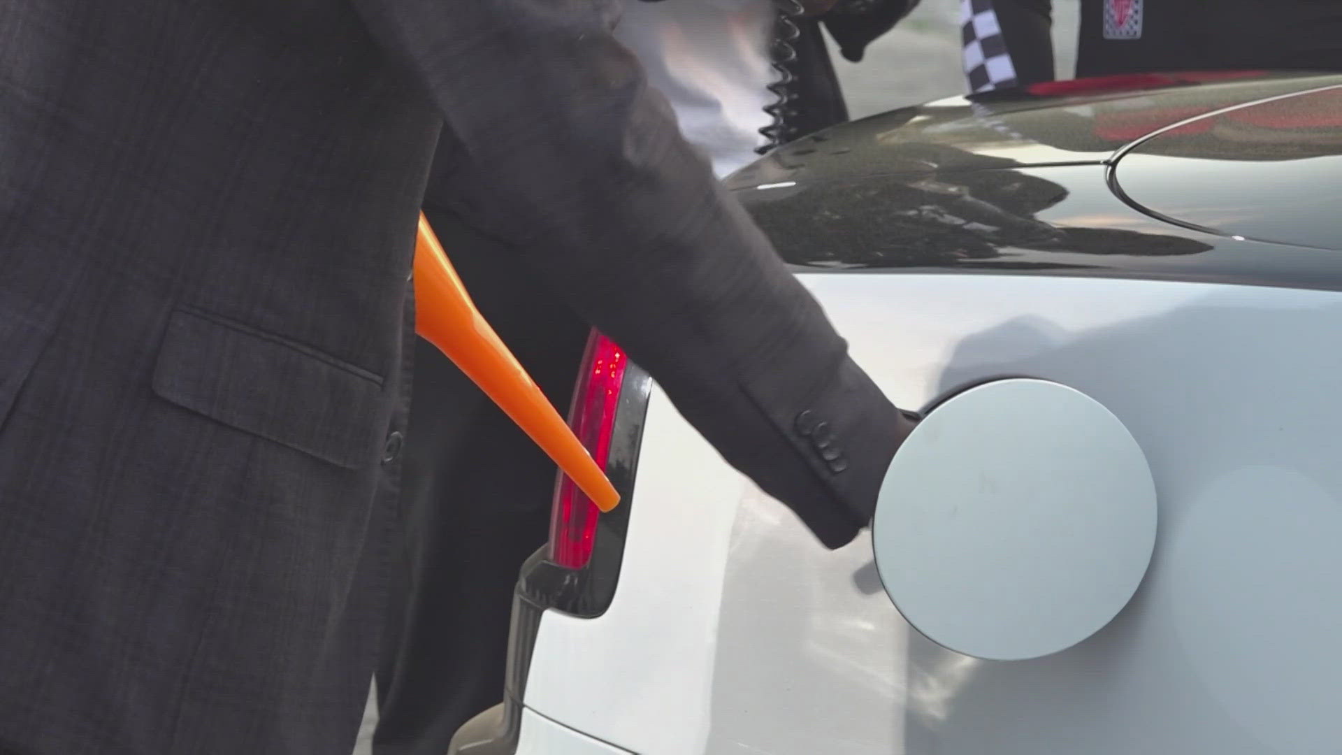 Rolls-Royce runs on fuel made from plastic waste in first-of-its-kind ...